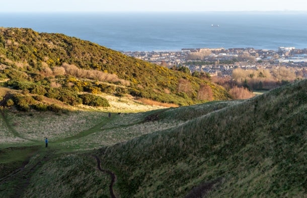 Walking Arthur's Seat in Edinburgh: An Ultimate Guide