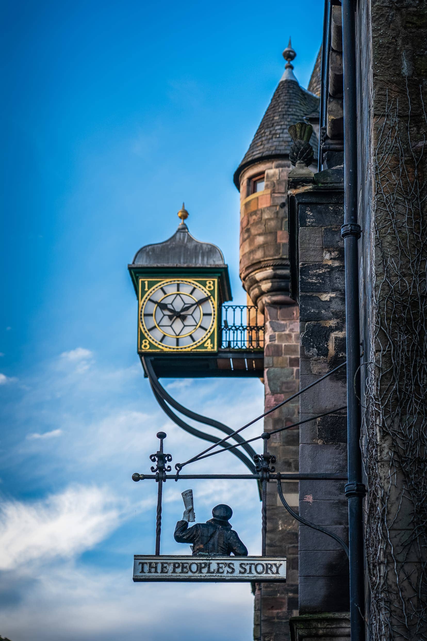 Walking in Edinburgh: The Essential Self-Guided Tour