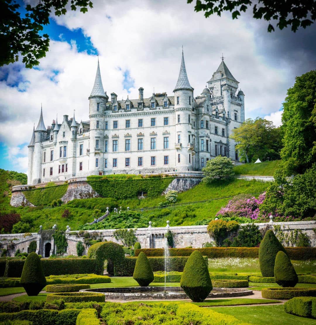 Dunrobin Castle Falconry: Feathers and Flair