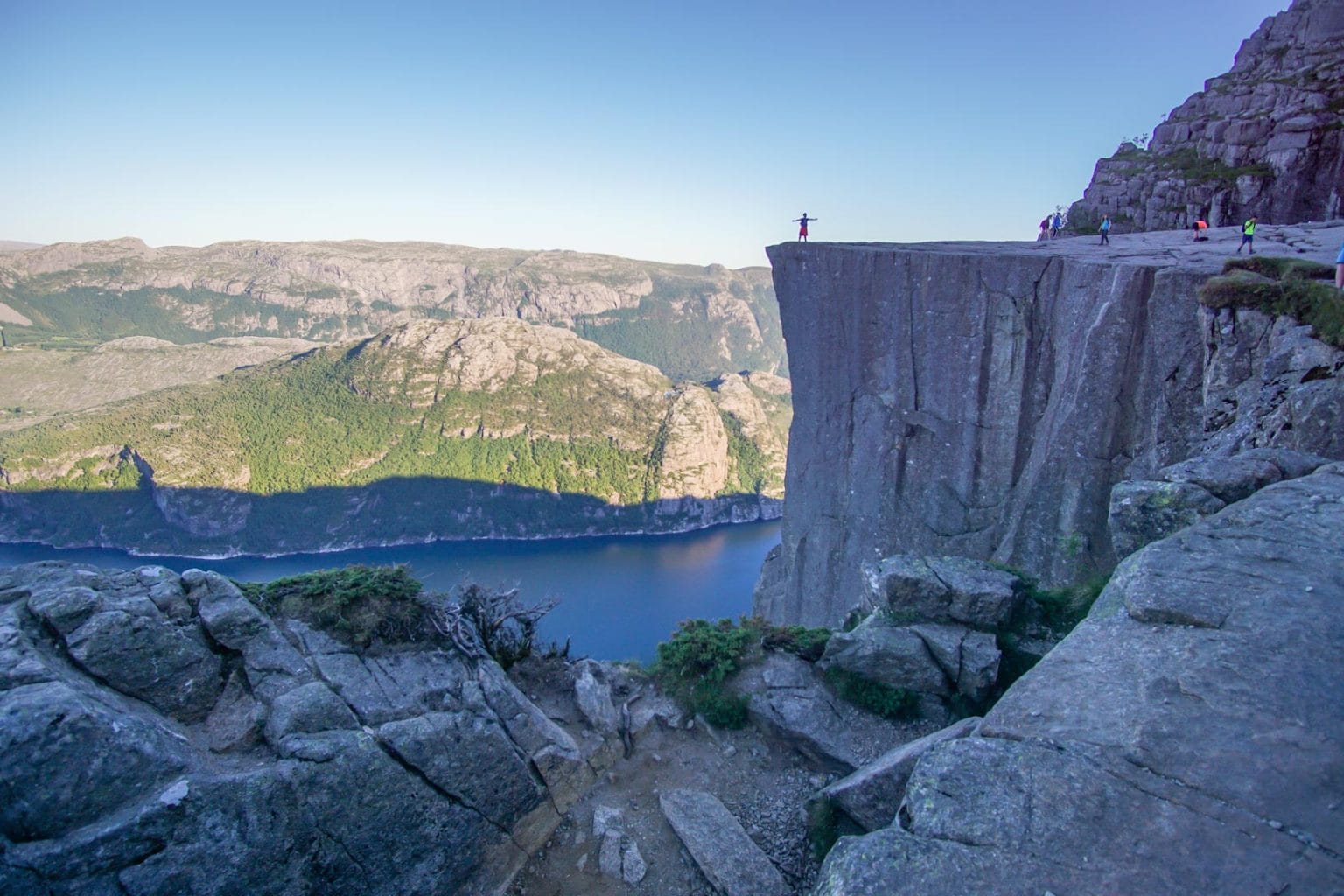Is Preikestolen Worth Visiting? Comprehensive Guide to Norway's Iconic ...